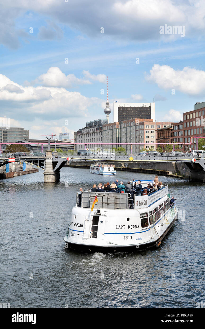 Cruise ship berlin hi-res stock photography and images - Alamy
