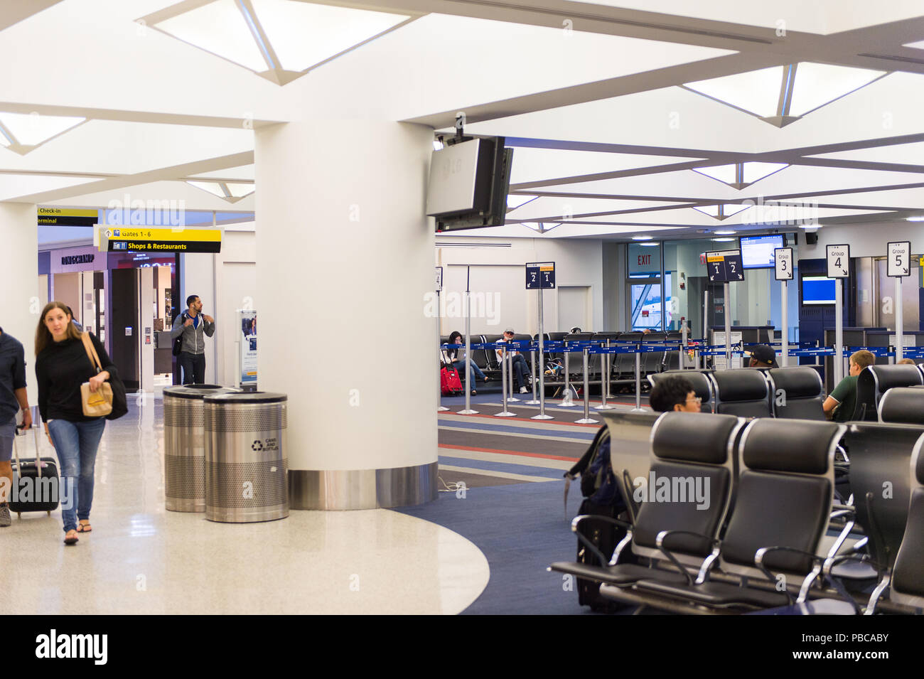 Jfk airport arrival hall hi-res stock photography and images - Alamy