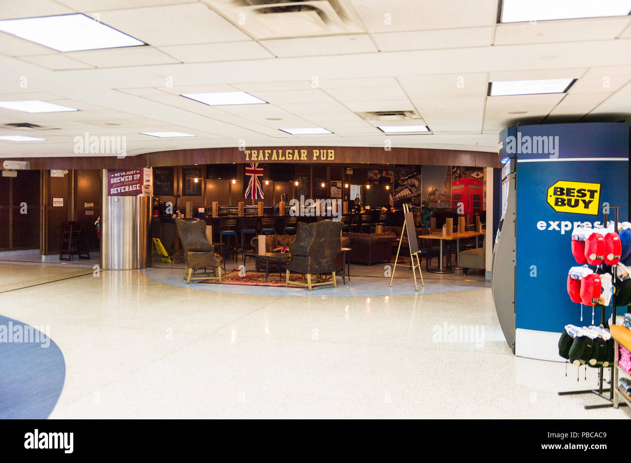 Jfk interior inside terminal gate hi-res stock photography and images ...