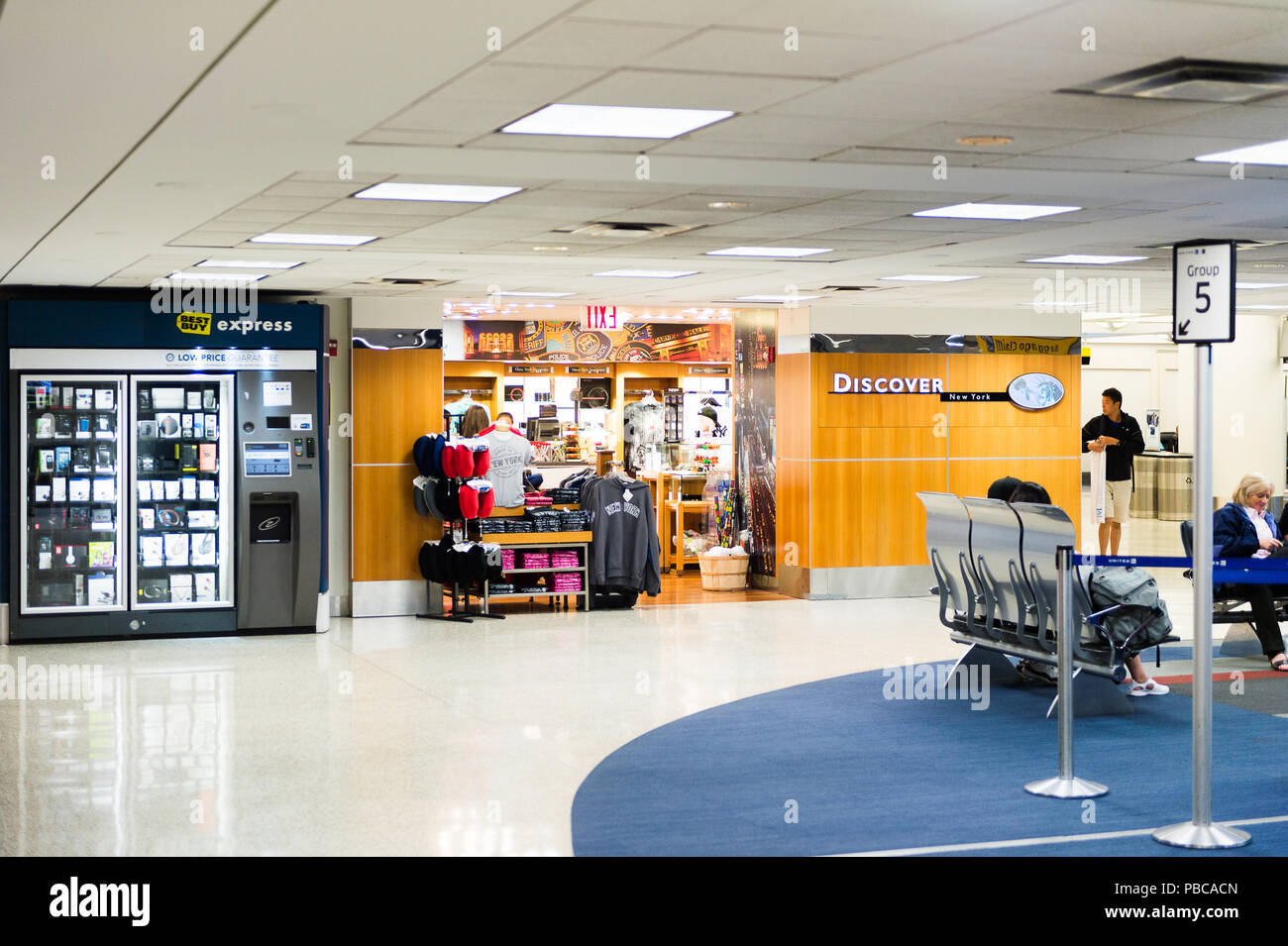 Jfk interior inside terminal gate hi-res stock photography and images ...