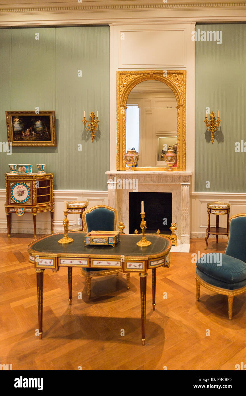 LOS ANGELES, USA - SEP 26, 2015: J. Paul Getty Museum (Getty Museum ...