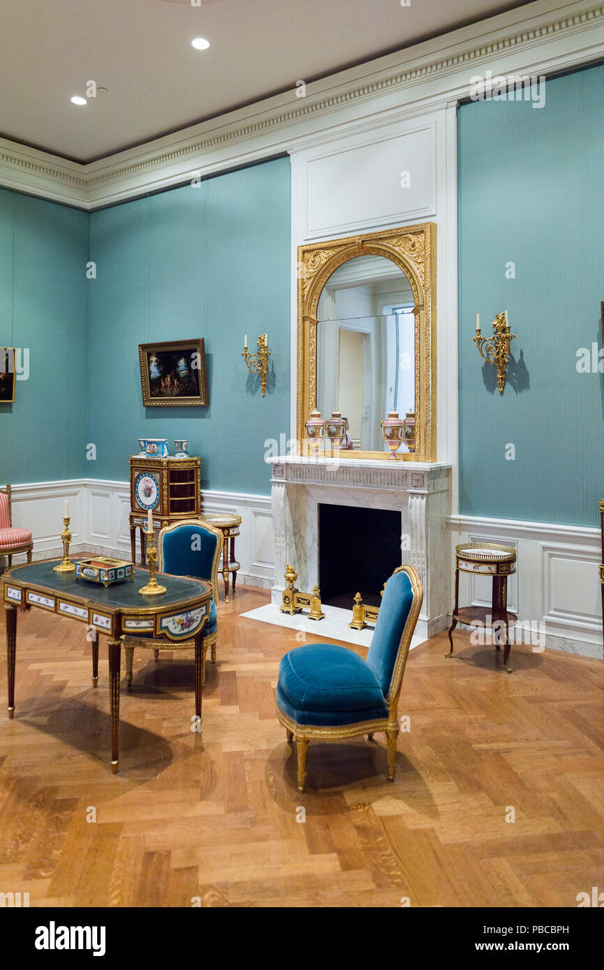 LOS ANGELES, USA - SEP 26, 2015: J. Paul Getty Museum (Getty Museum ...