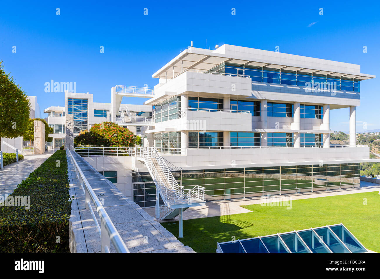 Getty center museum courtyard hi-res stock photography and images - Alamy
