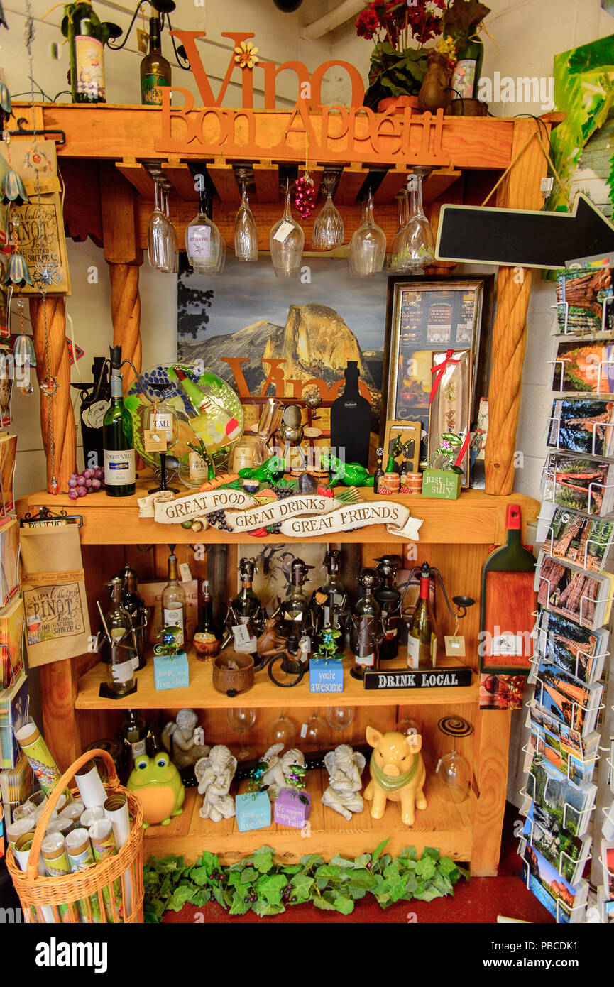 MERCED, CALIFRONIA - OCT 4, 2015: Merced fruit barn, East Highway 140 ...