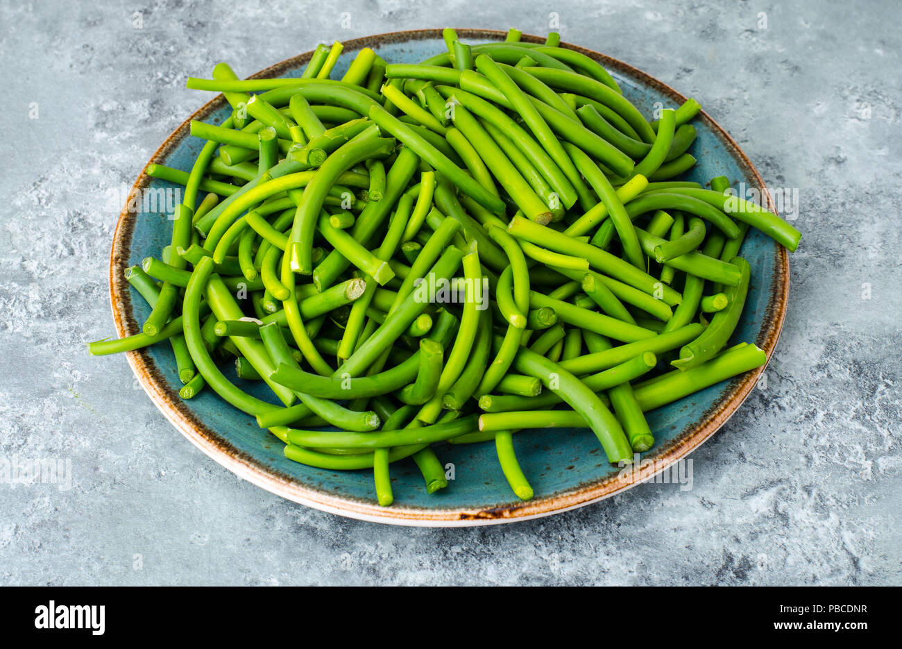 Harvest shoots young garlic hi-res stock photography and images - Alamy