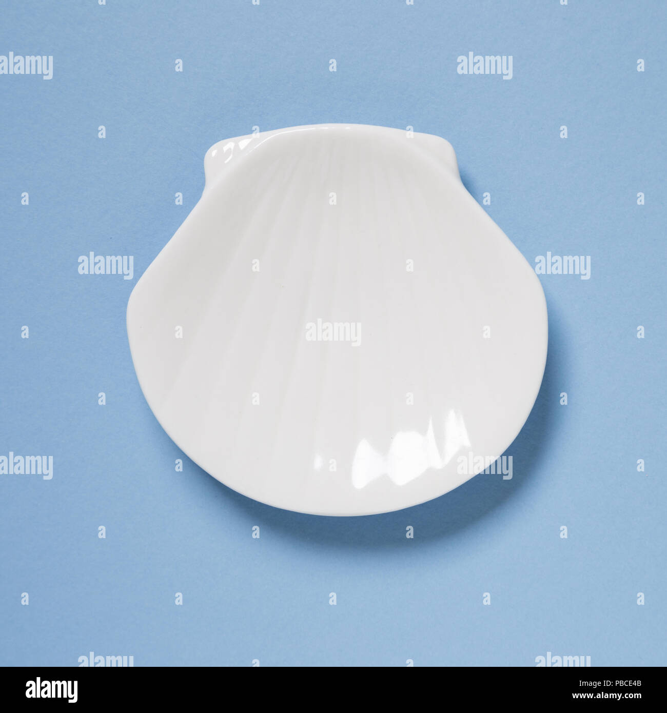 Scallop shell shaped bowl hi-res stock photography and images - Alamy