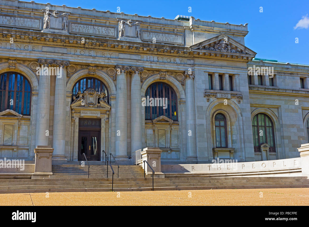 Historic building of the Carnegie Library in Mount Vernon Square before ...