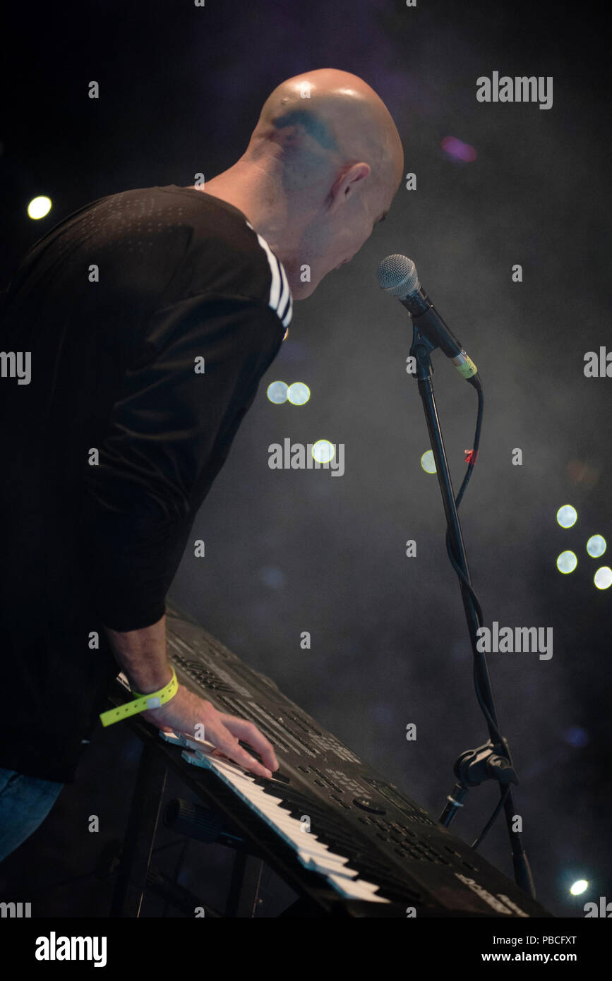 Man playing electronic keyboard hi-res stock photography and images - Alamy