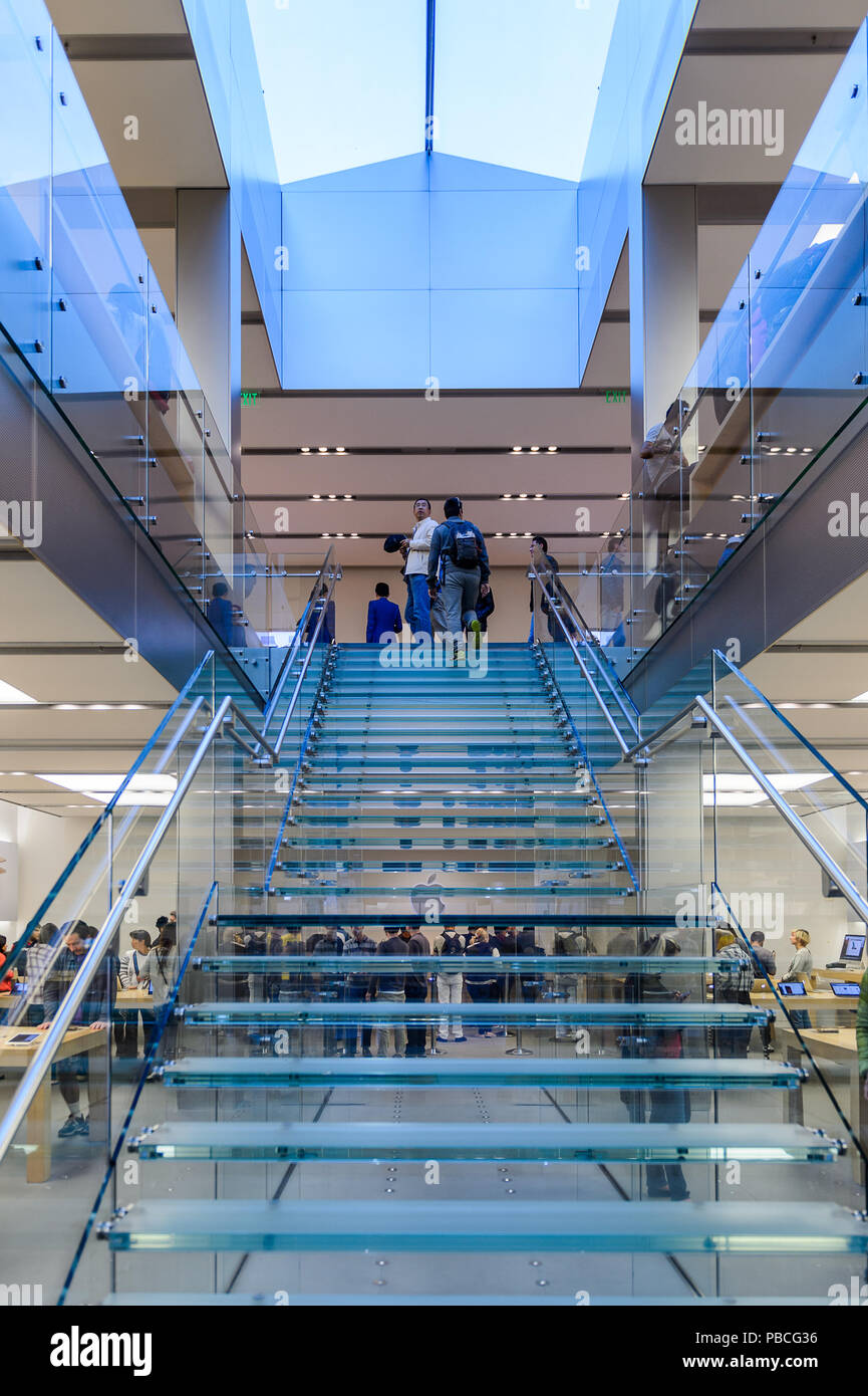 SAN FRANCISCO, USA - OCT 5, 2015: Interior of the Apple store in San ...