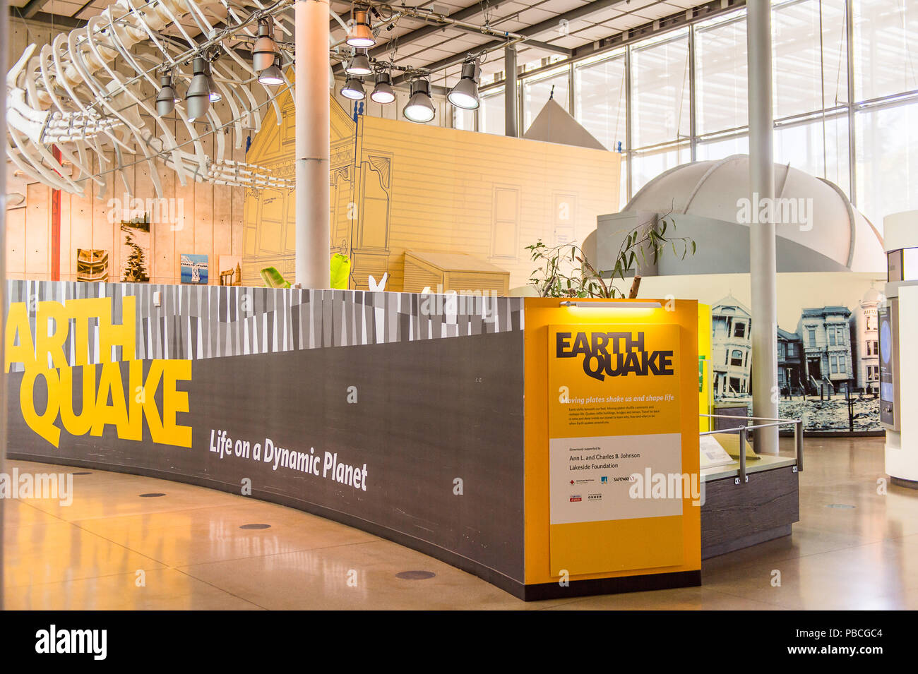 SAN FRANCISCO, USA - OCT 5, 2015: Exhibits of Earthquake in the ...