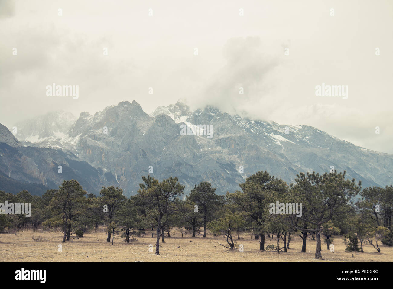 Mount yulong hi-res stock photography and images - Alamy