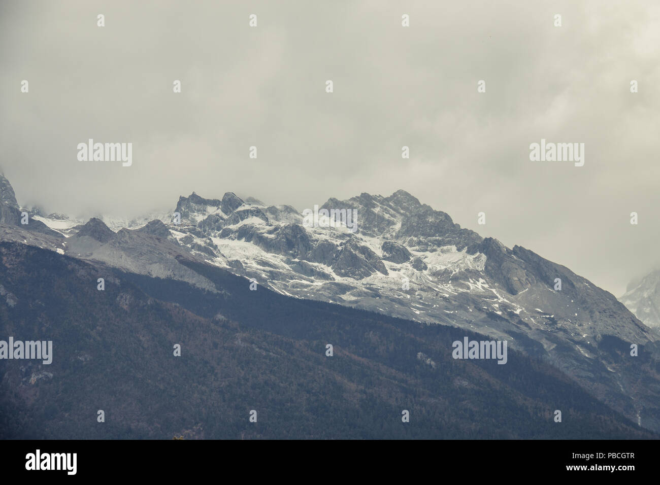 Mount yulong hi-res stock photography and images - Alamy