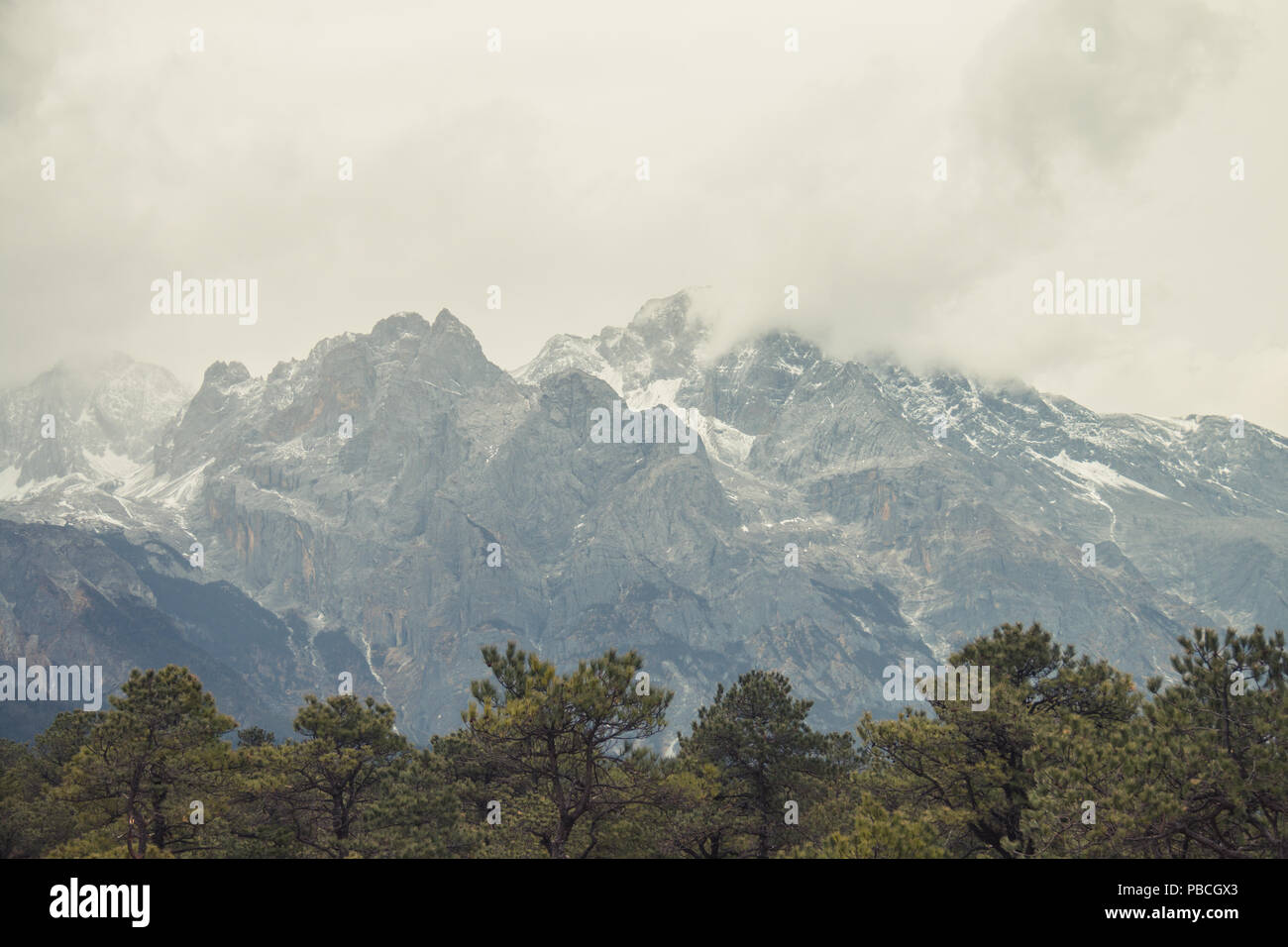 Mount yulong hi-res stock photography and images - Alamy