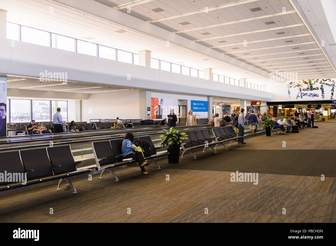 San francisco airport terminal interior hi-res stock photography and ...
