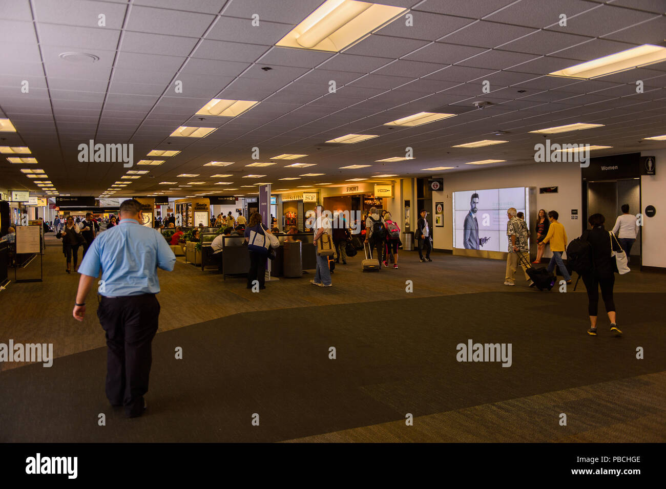 Airport terminal interior sfo hi-res stock photography and images - Alamy
