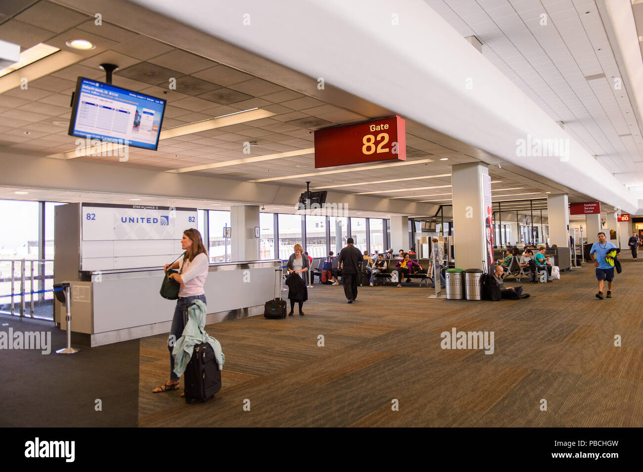 Airport terminal interior sfo hi-res stock photography and images - Alamy