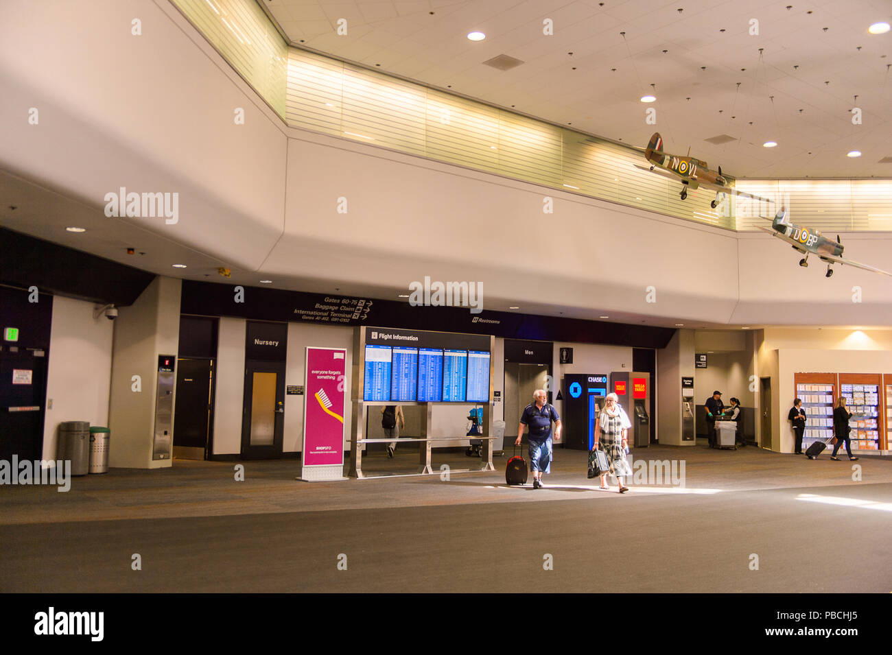 San francisco airport terminal interior hi-res stock photography and ...