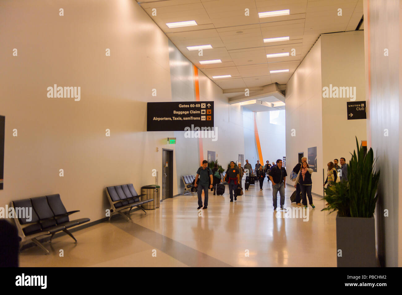 San francisco airport terminal interior hi-res stock photography and ...