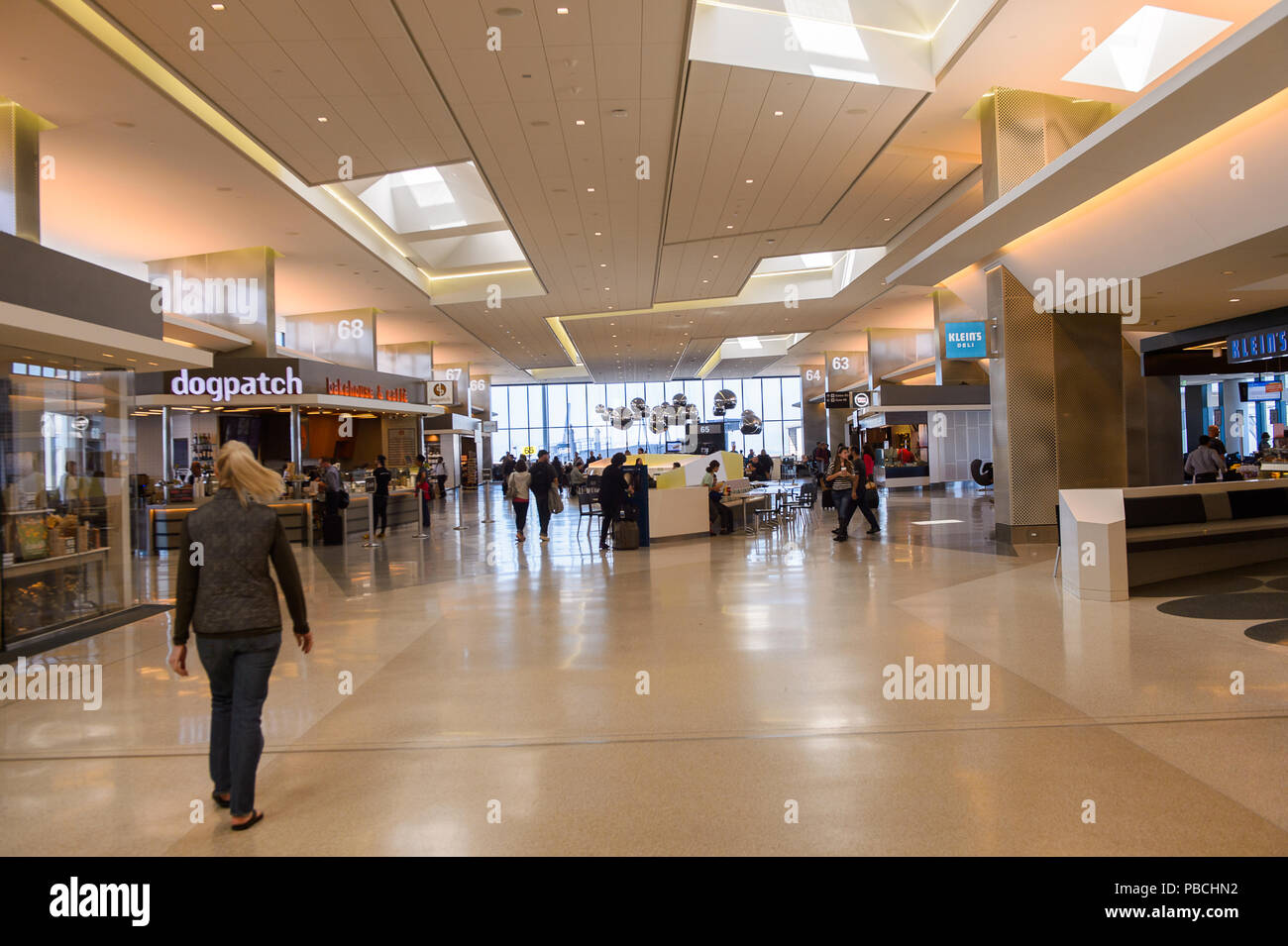 Airport terminal interior sfo hi-res stock photography and images - Alamy