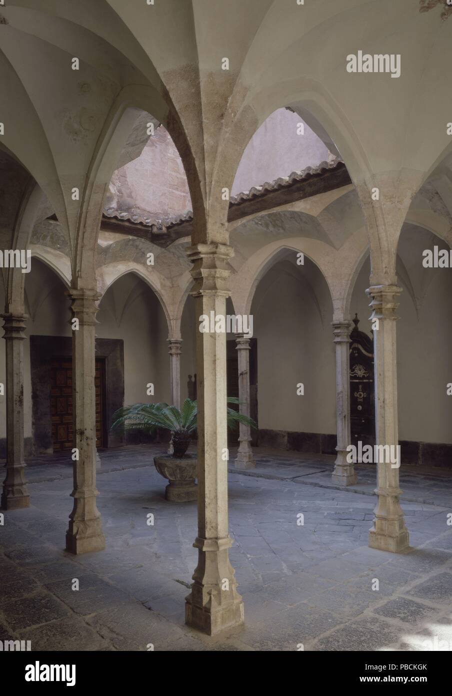 CLAUSTRILLO GOTICO - SIGLOS S XIV-XV-. Location: CARTUJA DE PORTA COELI ...