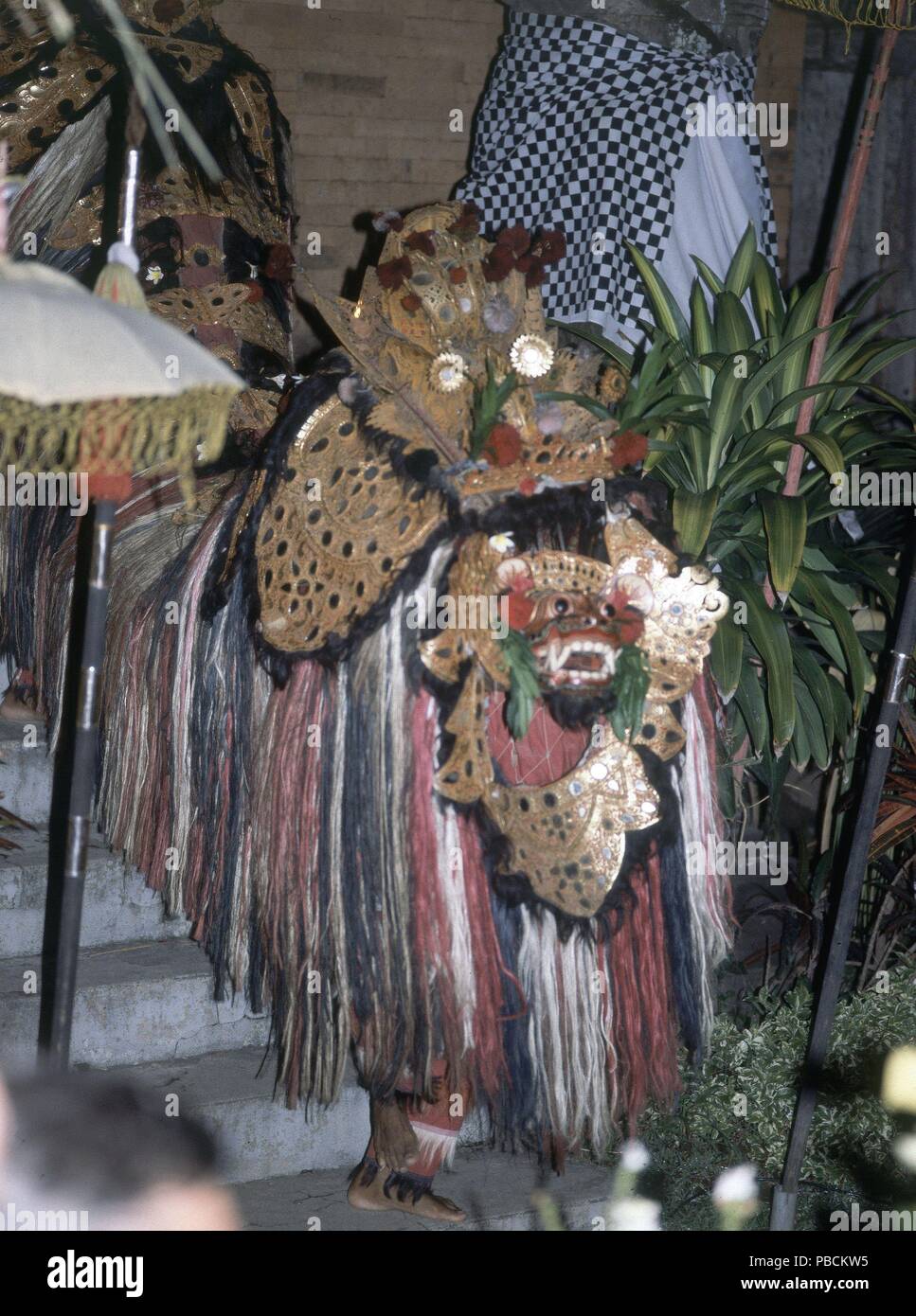 ESPECTACULO-DANZA BARONG-ANIMAL FANTASTICO. Location: KERAMBITAN-PAL ...