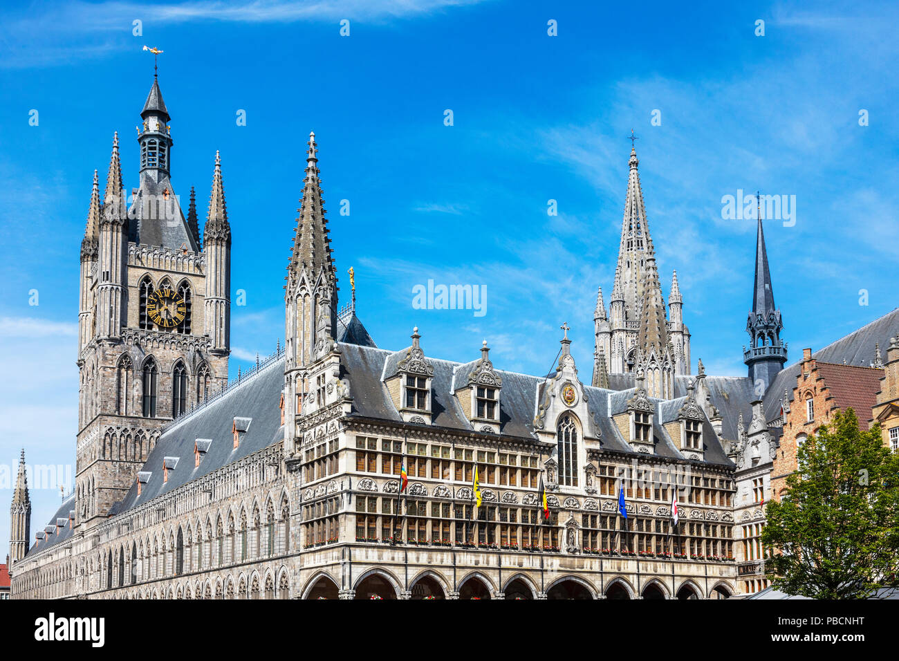 14th century architecture hi-res stock photography and images - Alamy