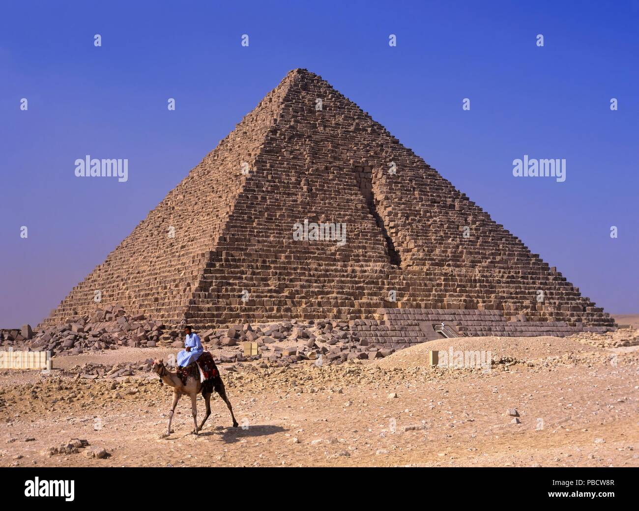 Pyramid of Menkaure, Giza, Cairo, Egypt, Africa Stock Photo - Alamy