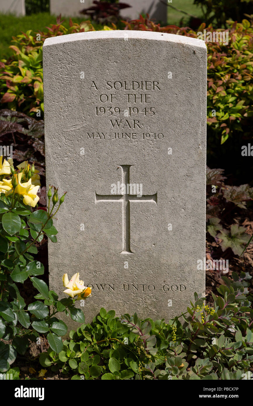 Grave of unidentified soldier hi-res stock photography and images - Alamy