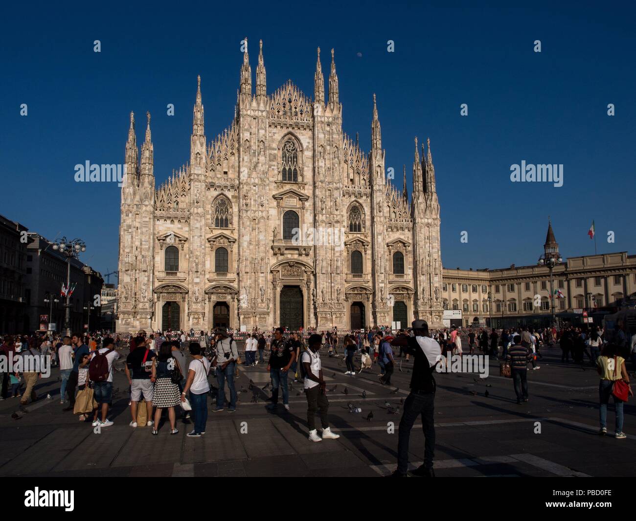 CATEDRAL DE MILÁN ESTILO GOTICO Stock Photo - Alamy