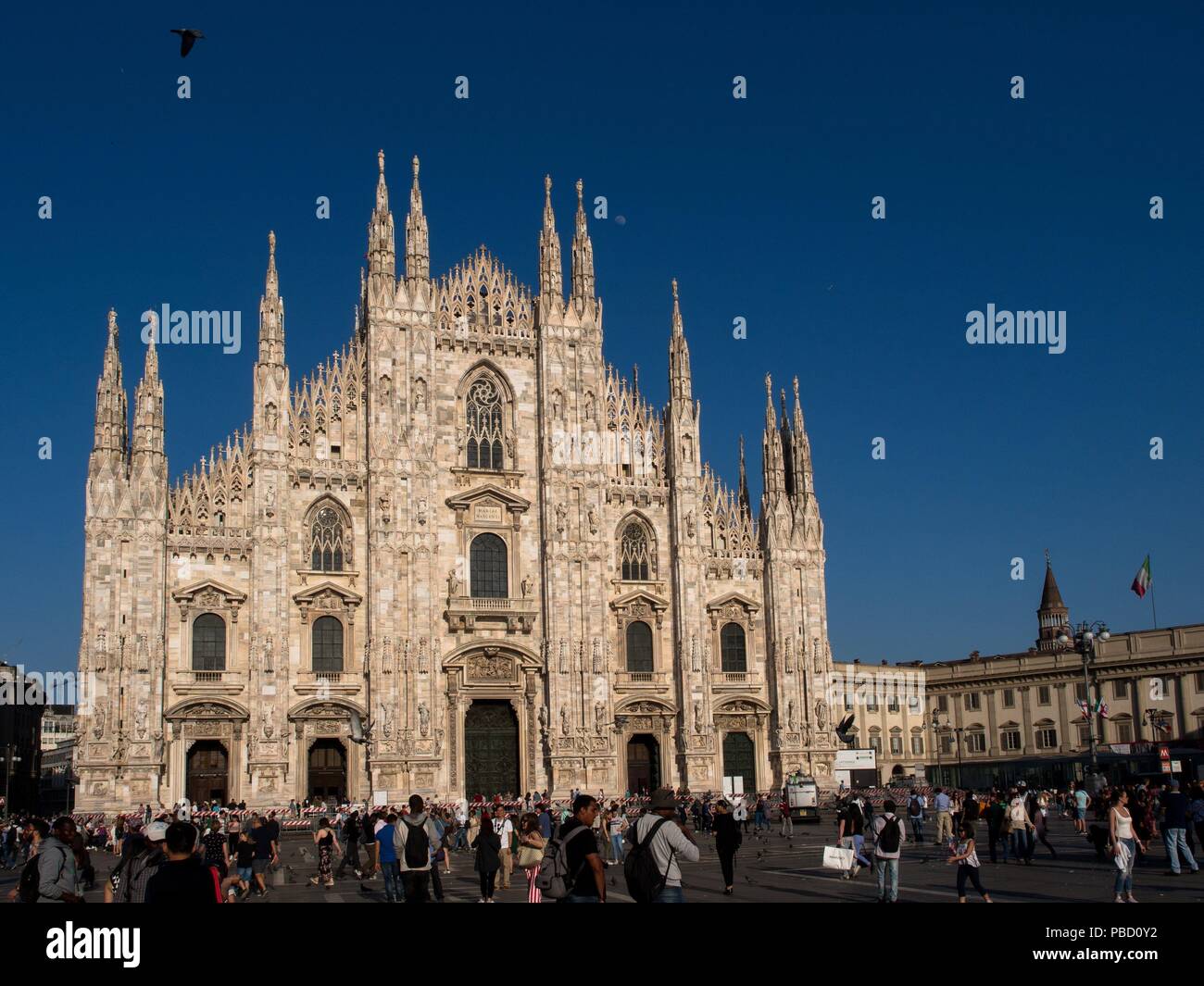 CATEDRAL DE MILÁN ESTILO GOTICO Stock Photo - Alamy
