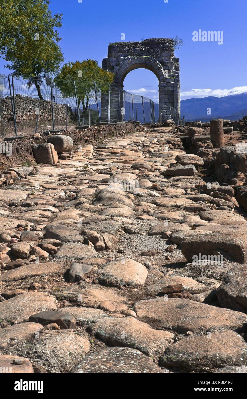 Roman ruins caparra road arch hi-res stock photography and images - Alamy