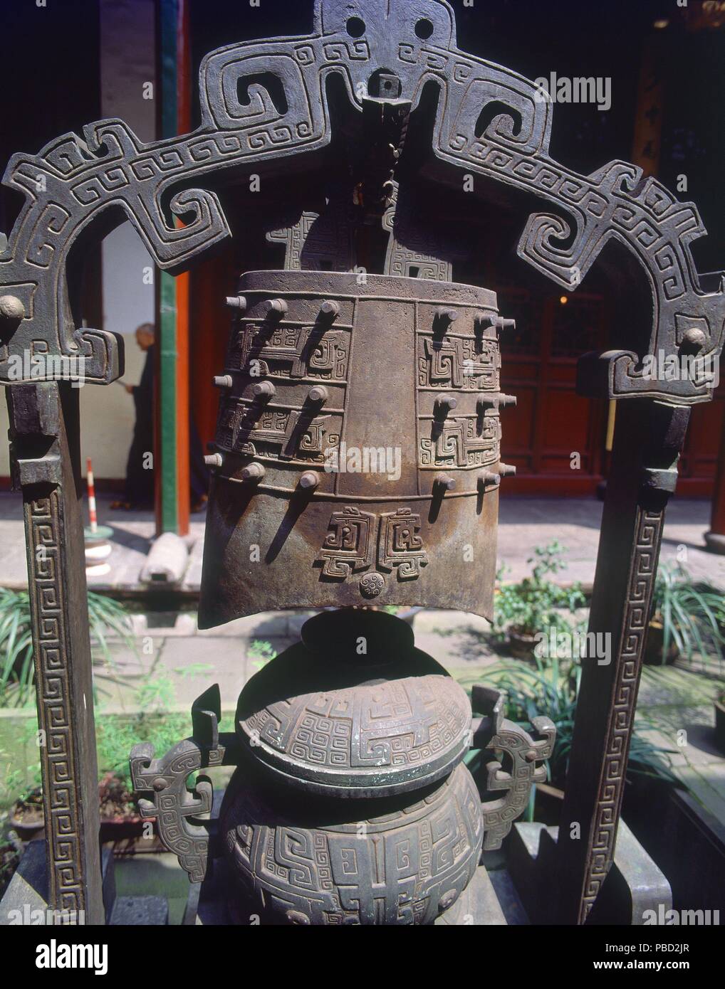 EXT-DETALLE DE PEBETERO EN BRONCE. Location: TEMPLO DE LA FAMILIA CHEN ...