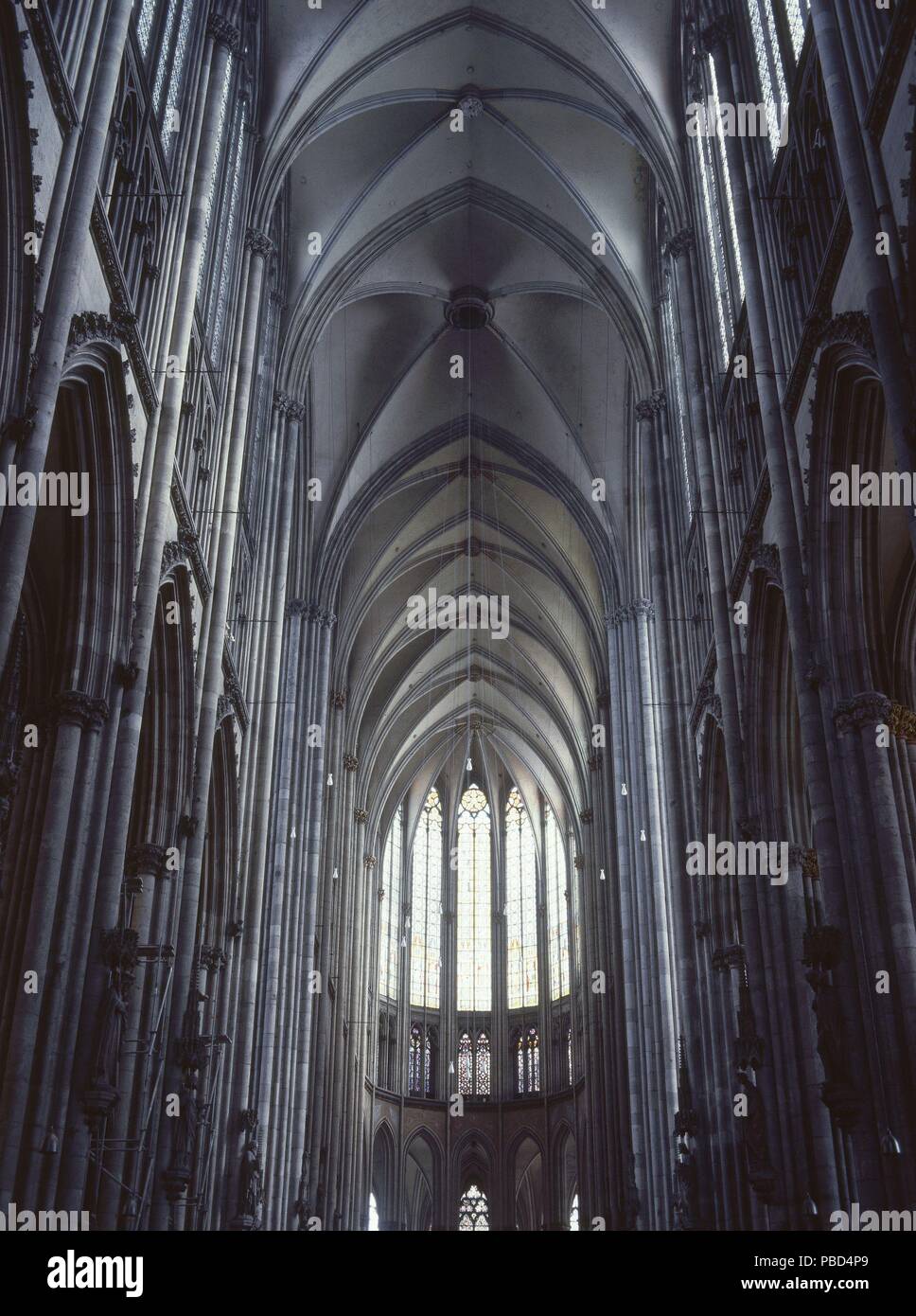 NAVE CENTRAL DESDE LOS PIES. Location: CATEDRAL, COLOGNE, GERMANY Stock ...