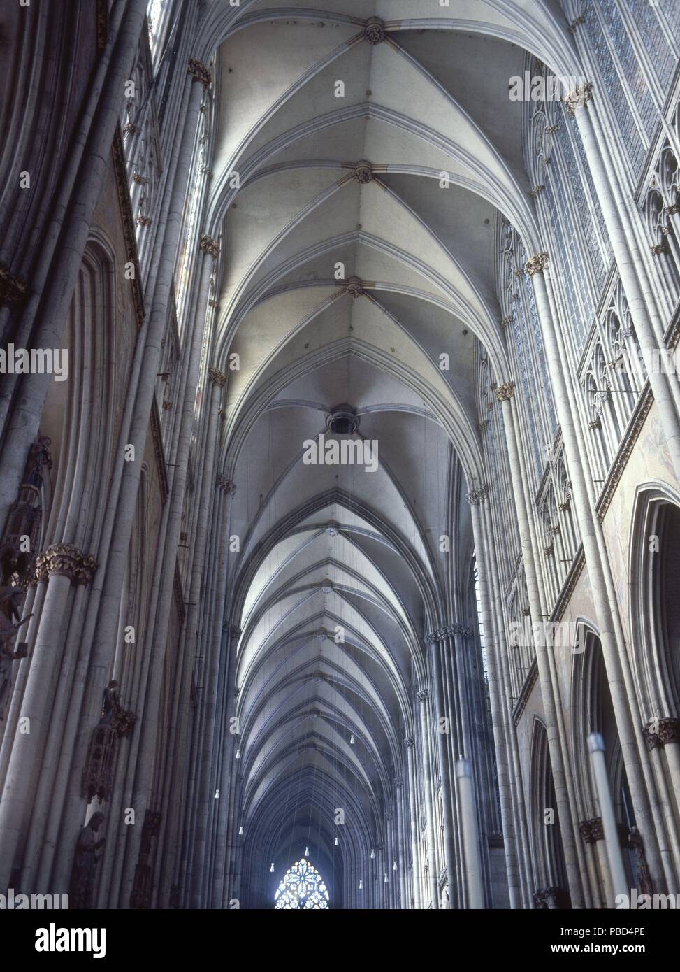 Cologne cathedral nave germany hi-res stock photography and images - Alamy