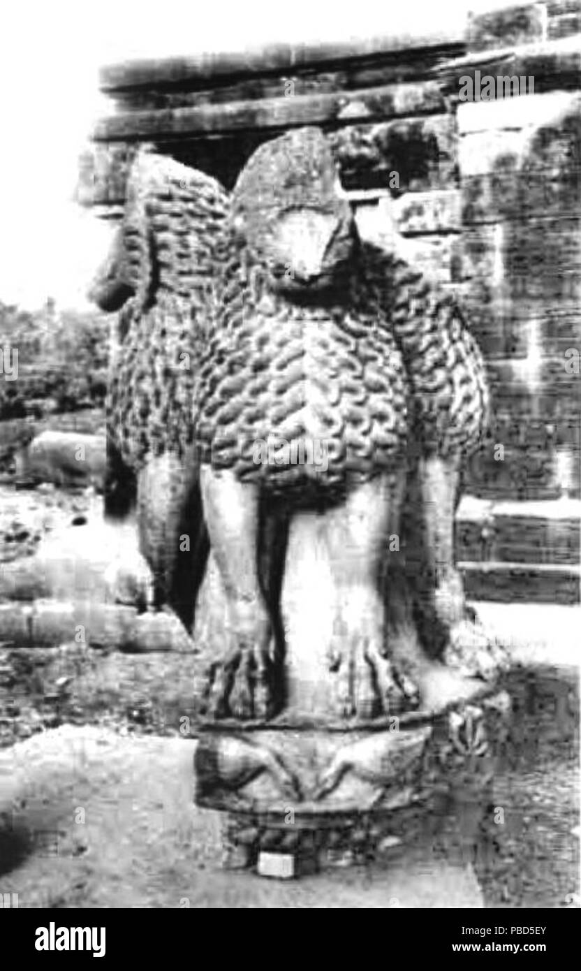 Lion pillar hi-res stock photography and images - Alamy