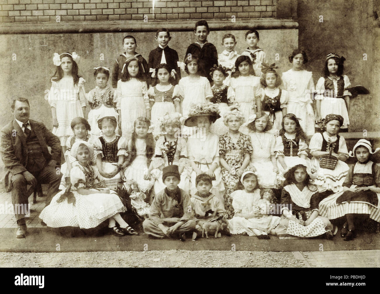 1295 School class portrait, costume, class photo Fortepan 85571 Stock ...