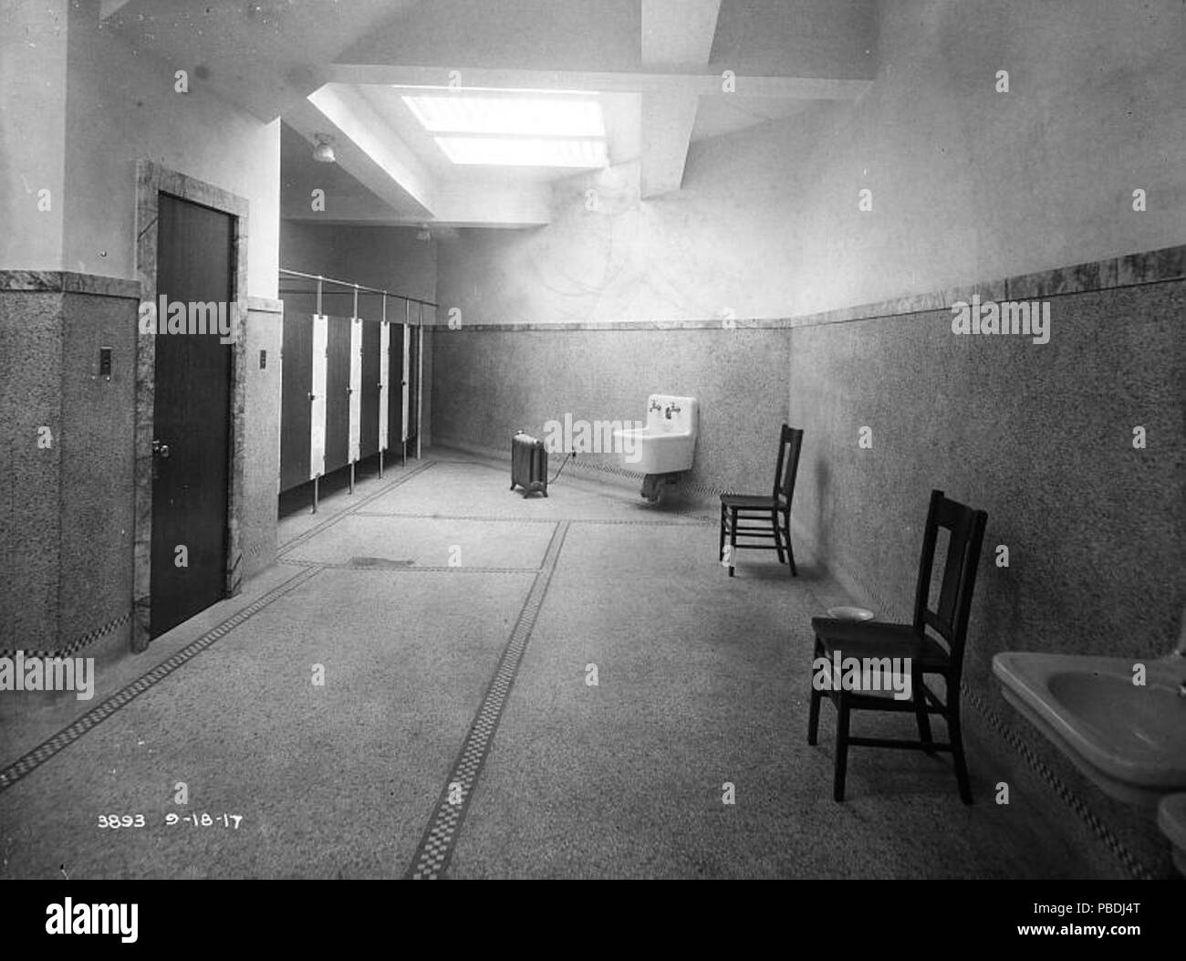 Comfort stations hi-res stock photography and images - Alamy