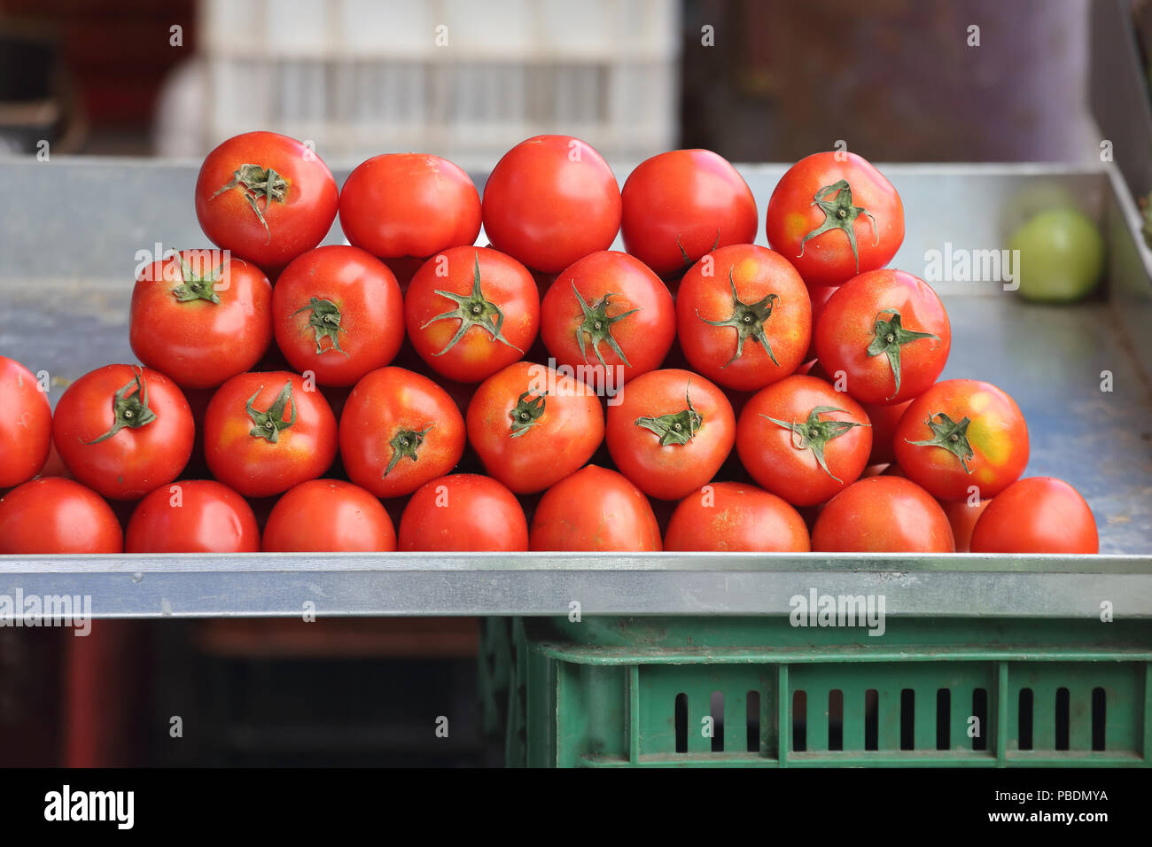Pile of Red Tomato at Market Stall Stock Photo - Alamy