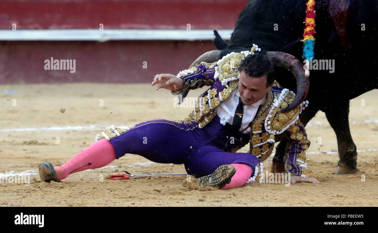 Bullfighter Gored Stock Photos & Bullfighter Gored Stock Images - Alamy