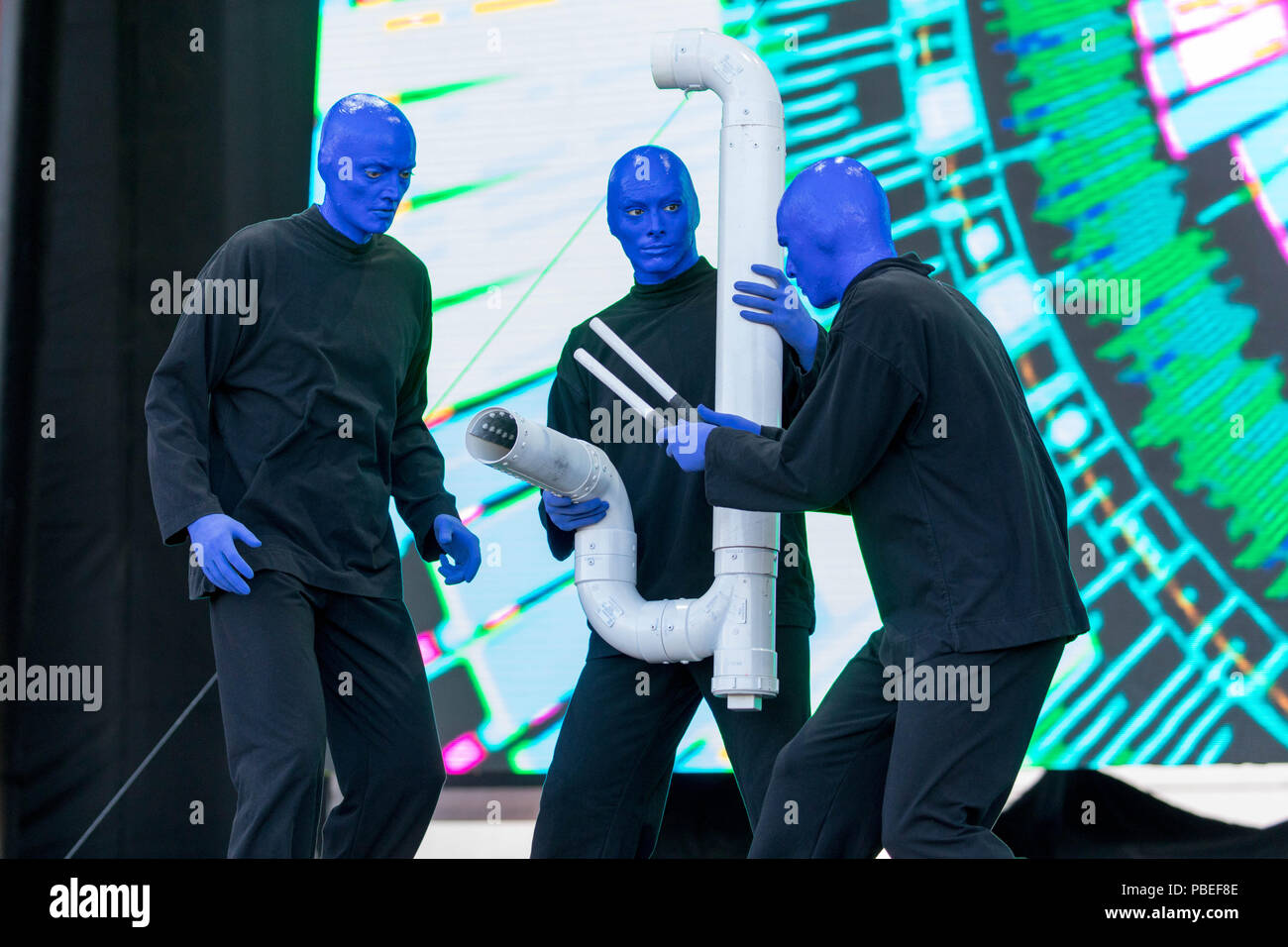 Performer cirque du soleil during hi-res stock photography and images ...