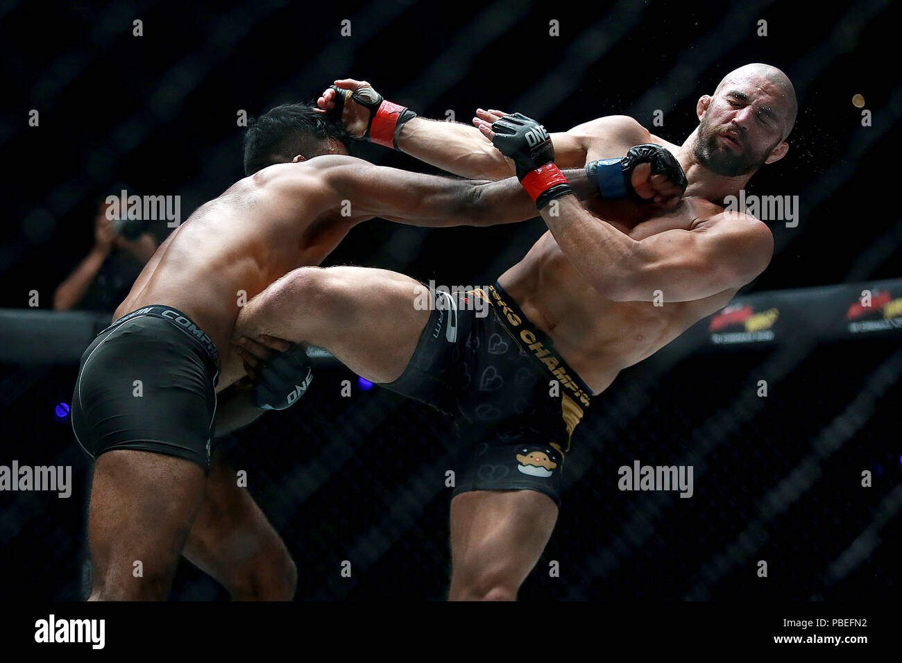 Pasay City, Philippines. 27th July, 2018. Gary Tonon (R) of the United ...