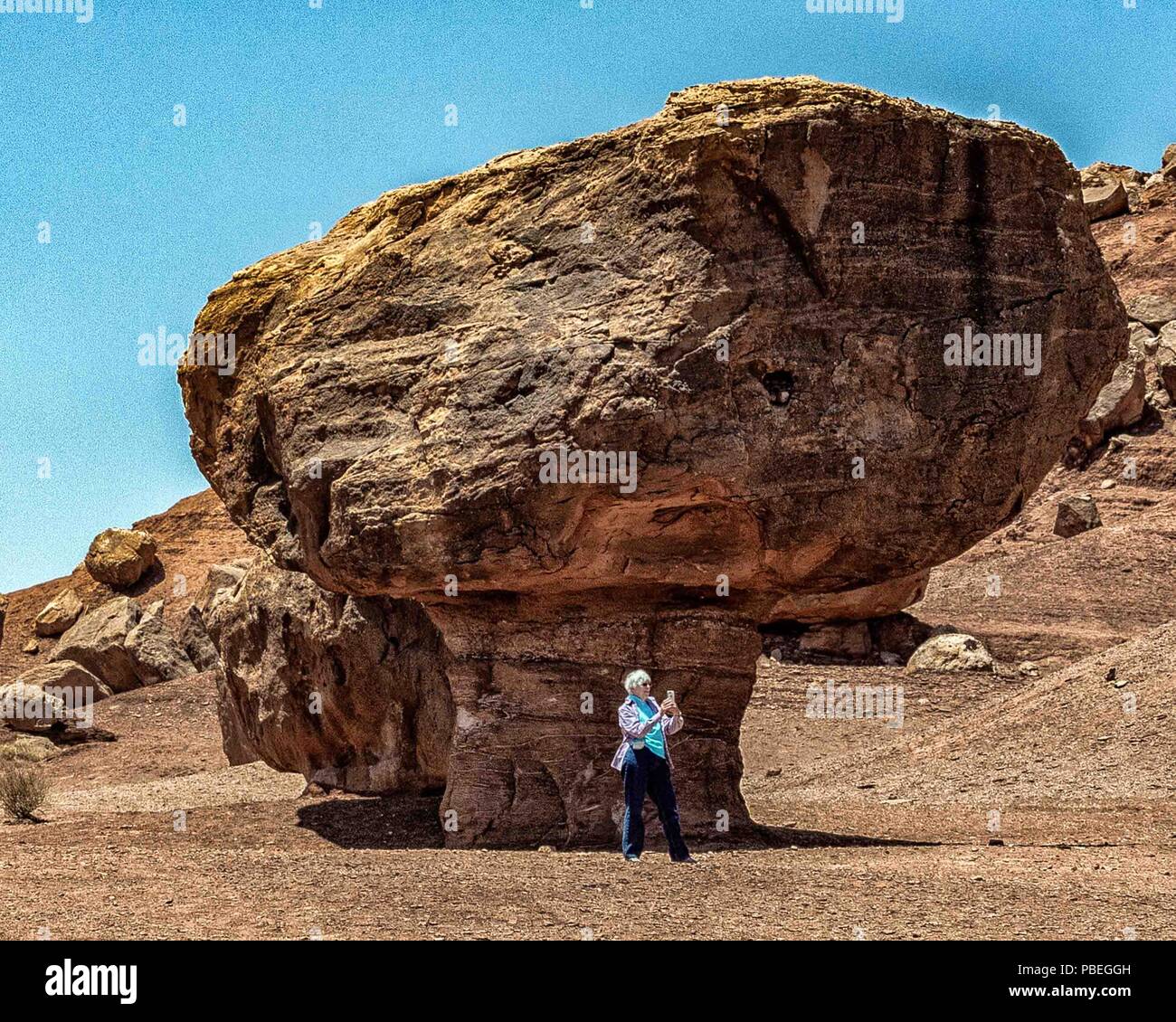 Arizona, USA. 1st June, 2018. A tourist makes a selfie beneath the ...