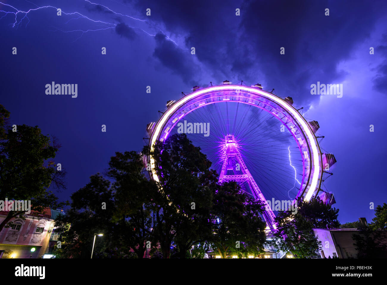 Wien, Vienna: Riesenrad (Ferris Wheel), lightning, thunderstorm, storm ...