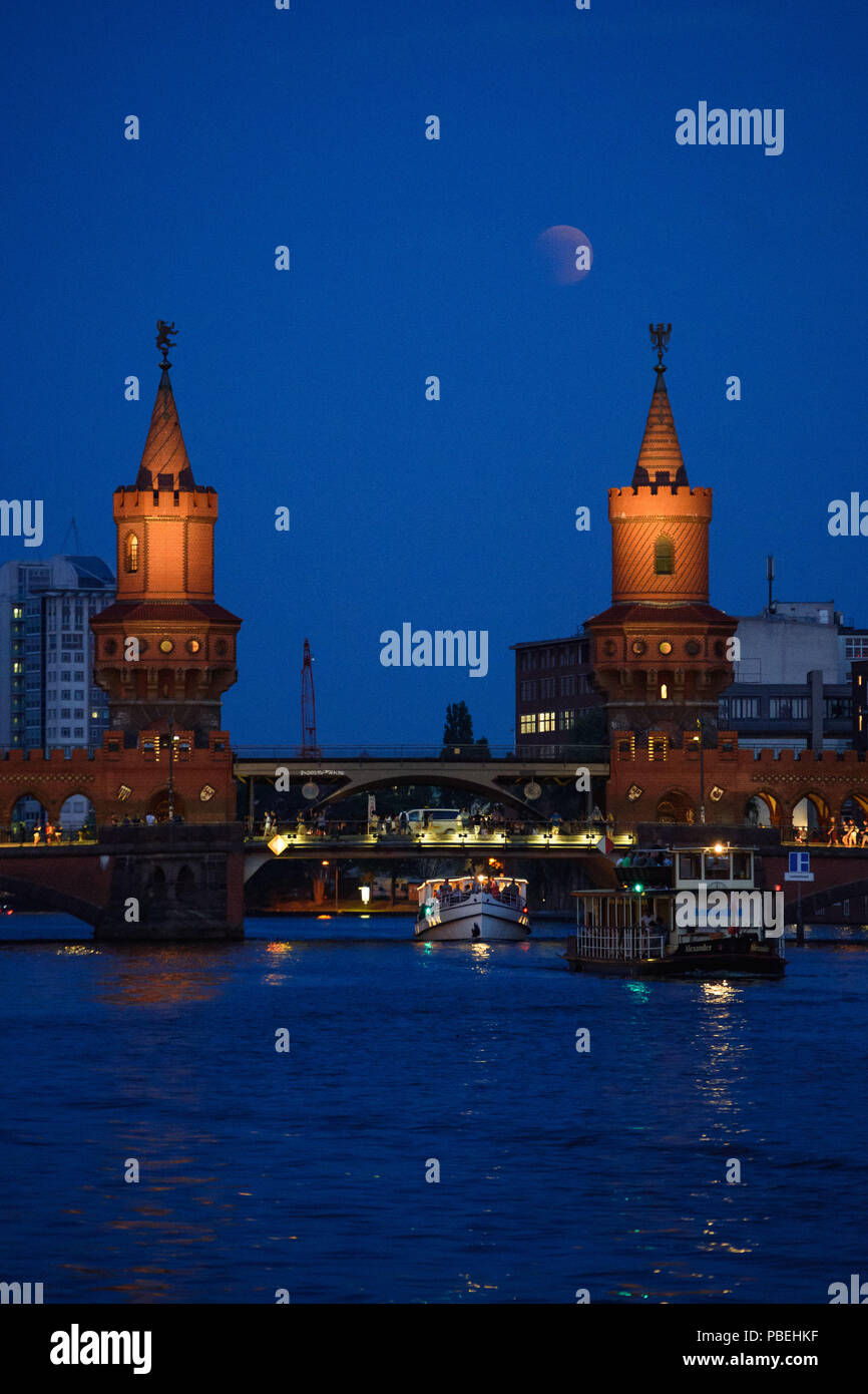 Full moon over berlin hi-res stock photography and images - Alamy