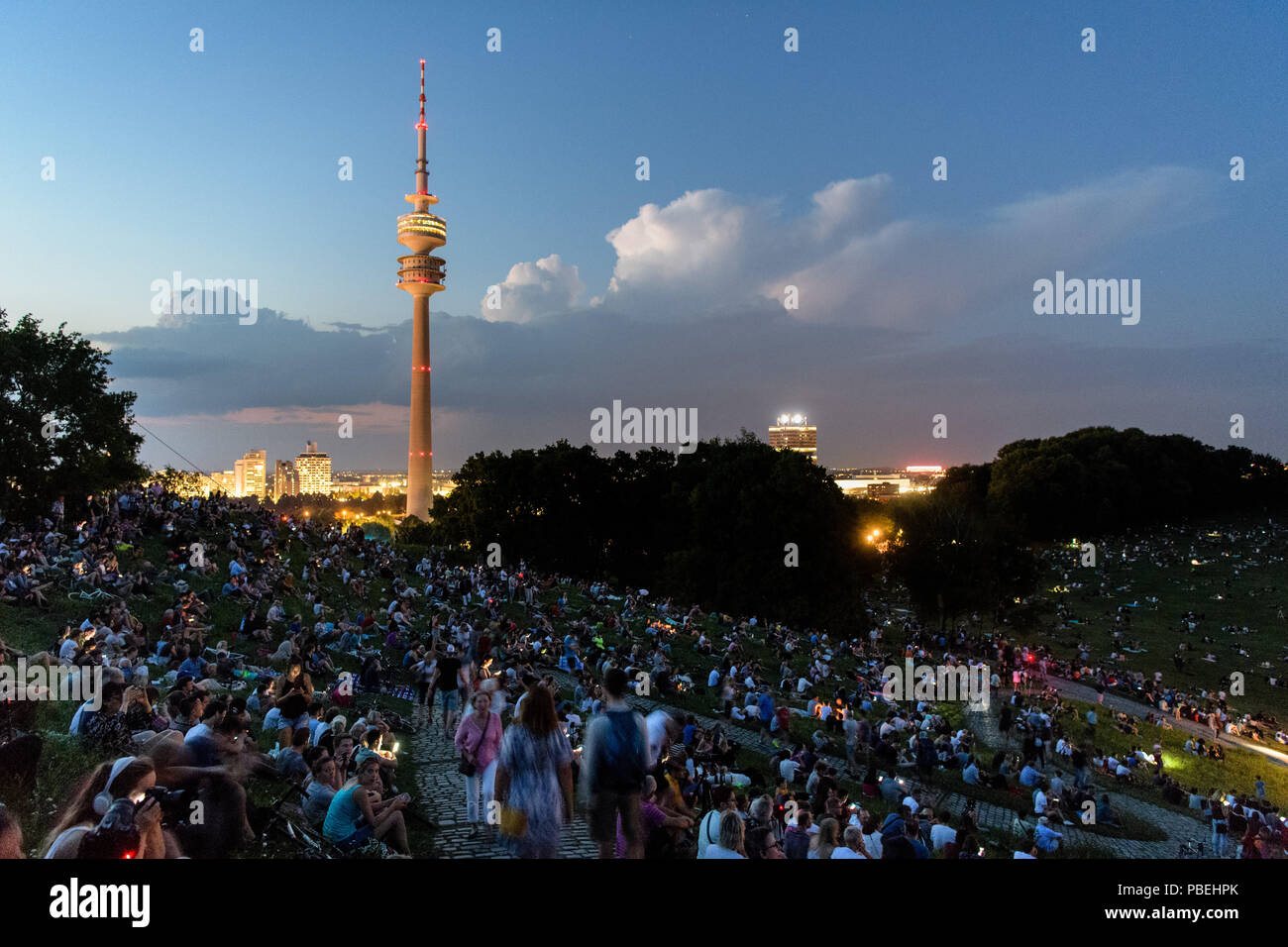 Munich, Germany. 27th July, 2018. Numerous people are waiting for the ...