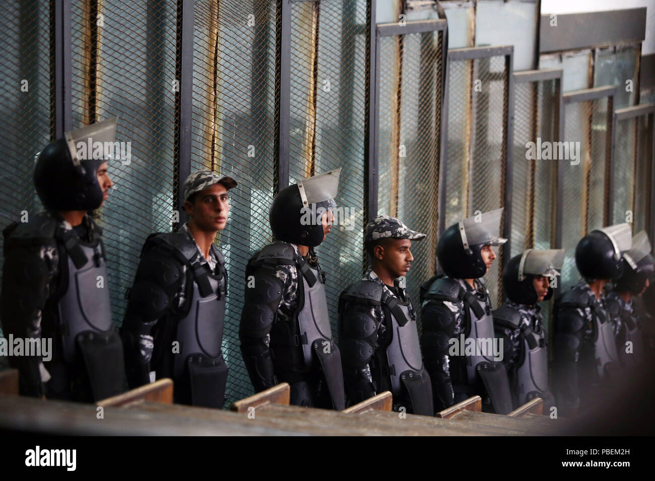 Cairo, Egypt. 28th July, 2018. Police officers stand in the court as ...