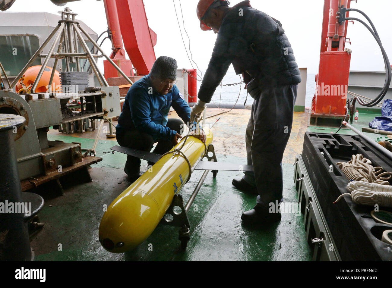 Aboard Snow Dragon, Bering Sea. 28th July, 2018. Scientists set the ...