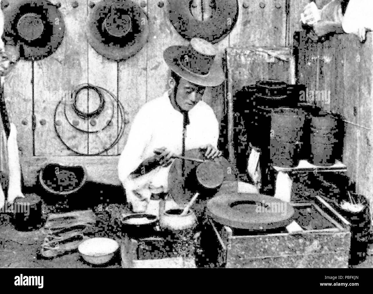 Mender hi-res stock photography and images - Alamy