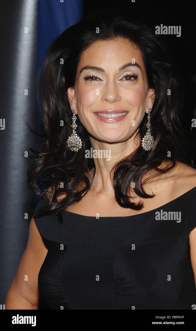 Terri Hatcher arriving at the DREAM GIRLS Premiere at the Wilshire ...