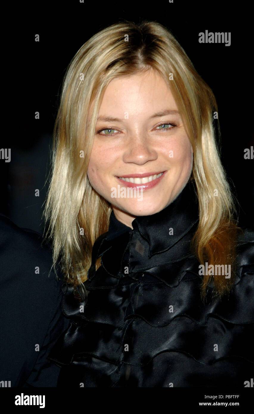 Amy Smart arriving at the SALVATORE FERRAGAMO RODEO WALK OF STYLE ...